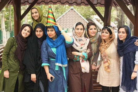 Dress Code for Female Tourists in Iran - A Guide for Travelers