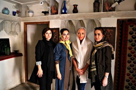 Dress Code for Female Tourists in Iran - A Guide for Travelers